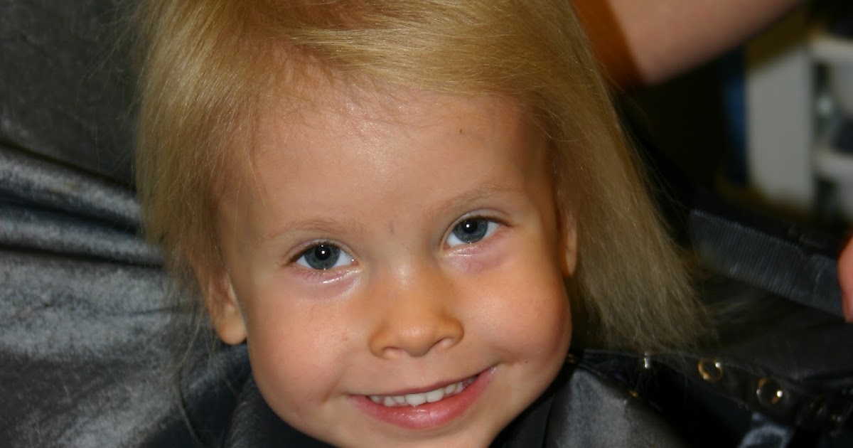 A Worthy Journey: Madi's first haircut