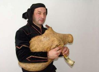 INSTRUMUNDO Instrumentos Musicales: Chiboni, Chimoni, Gudastviri ...