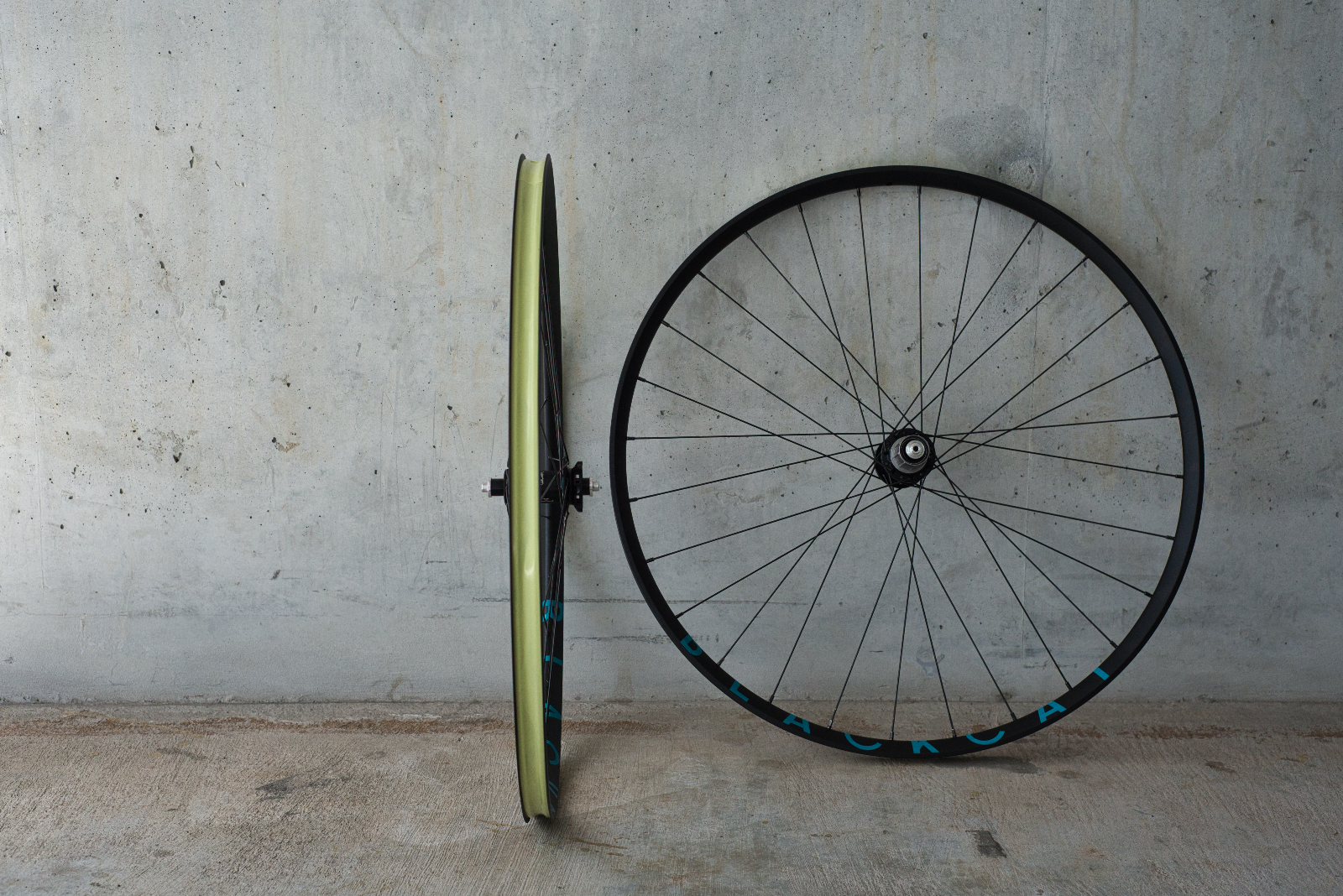 Blackcat wheels: Turquoise gravel wheels