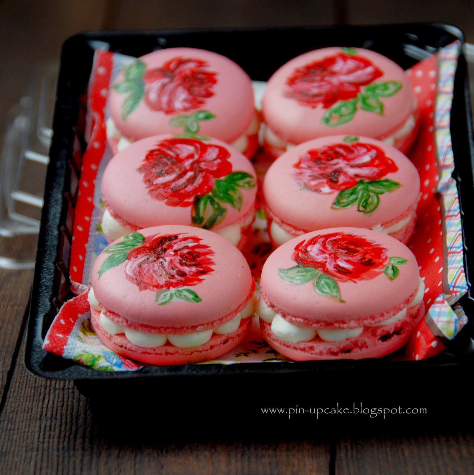 PIN - UP CAKE: Makaroniki różane