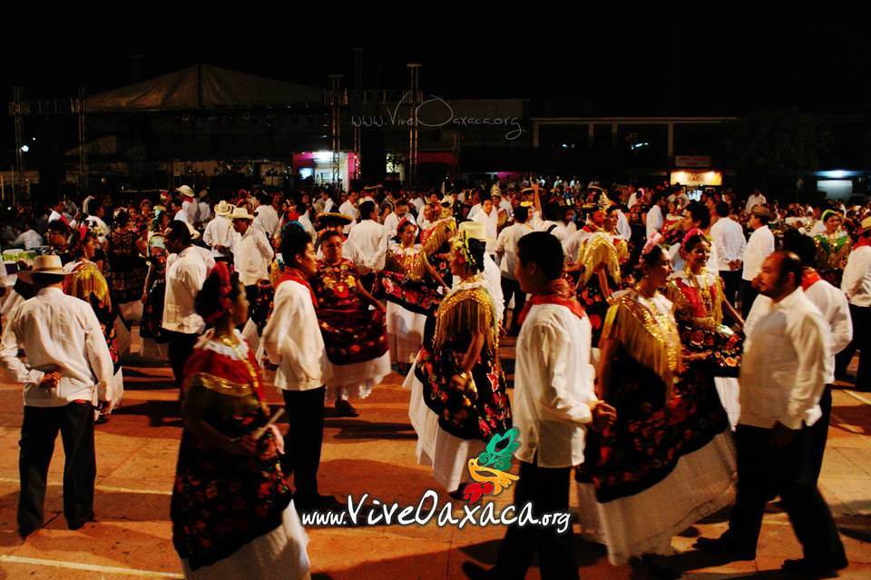 Majestuosa Vela Sandunga 2013 en Santo Domingo Terhuantepec - Vive Oaxaca