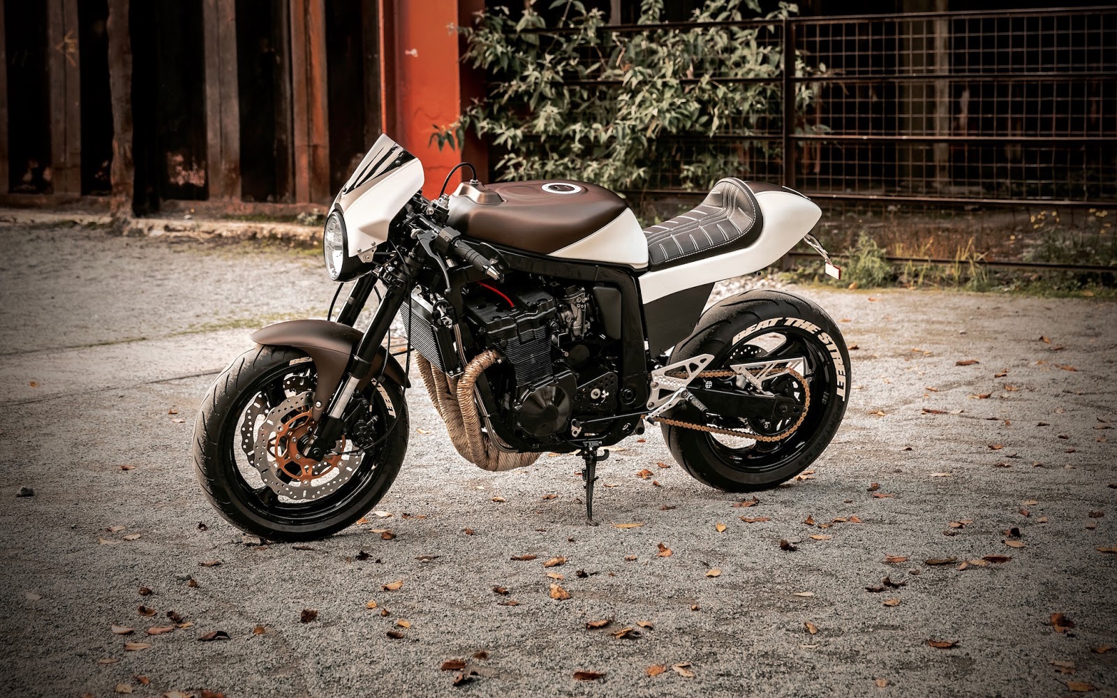 The Gixxer who Beats the Street - Inazuma café racer
