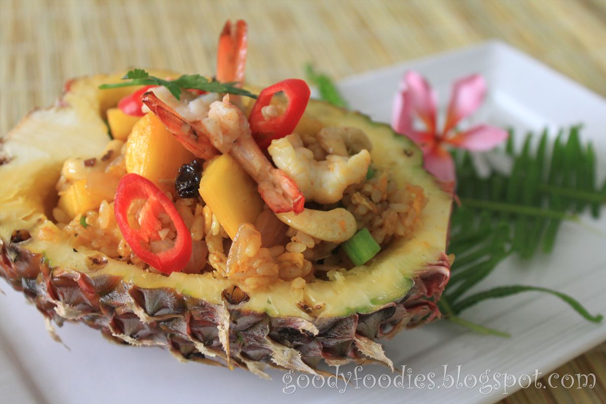GoodyFoodies: I cooked: Thai pineapple fried rice (Khao pad sapparot)