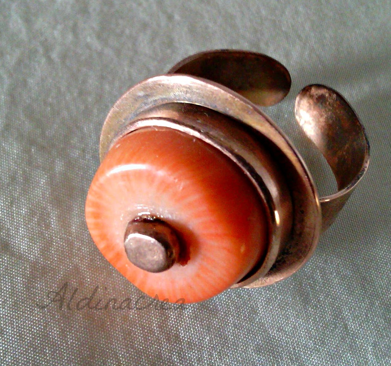 Creazioni e manufatti di Aldina: Anello con corallo rosa