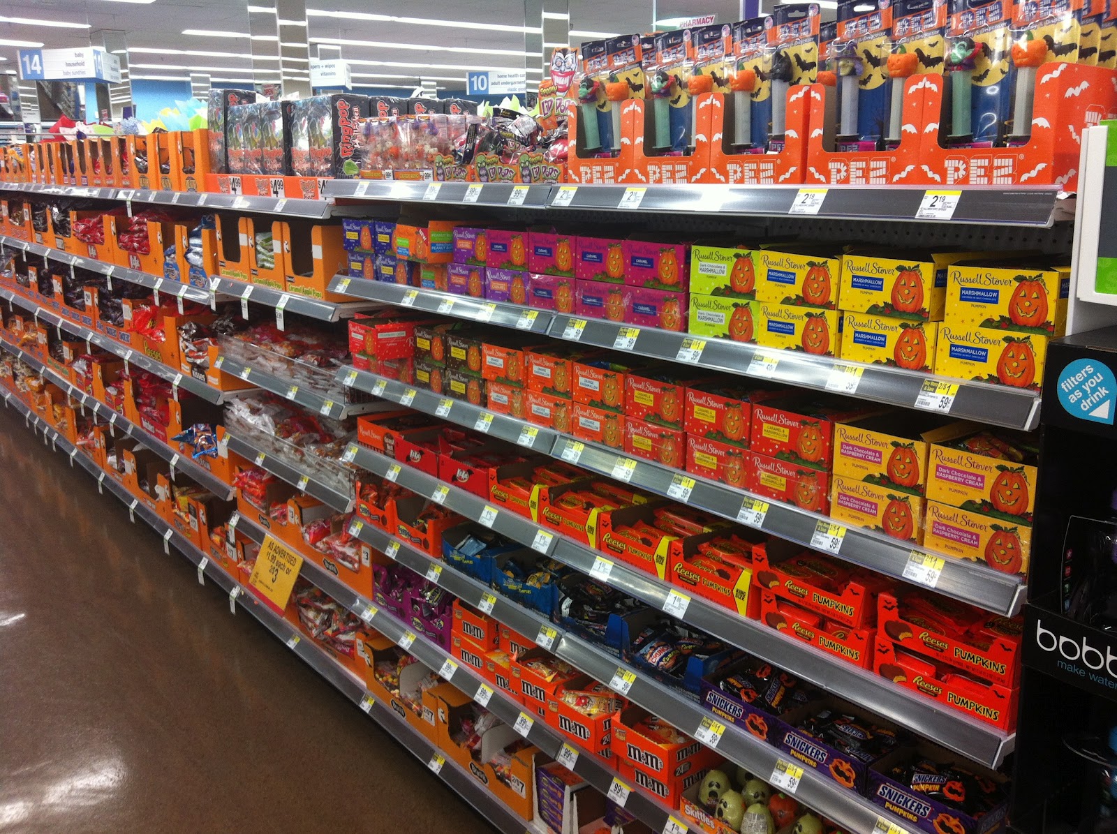 Walking The Candy Aisle: Halloween Time!