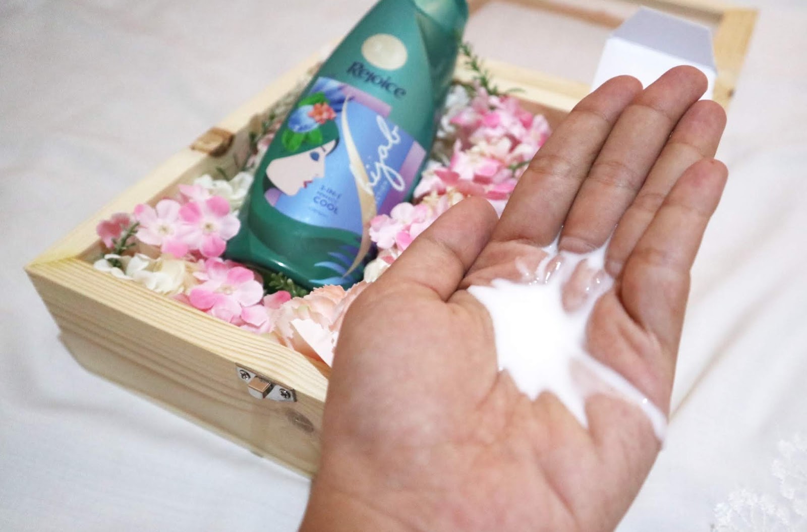 Rejoice Shampoo 3 in 1 Perfect Cool, Shampoo dengan Sensasi Dingin ...