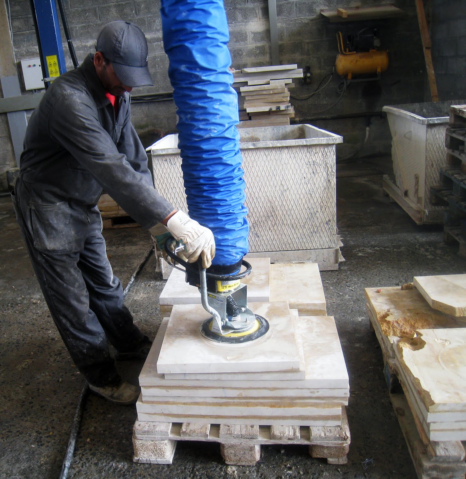 TAWIInternational: VacuEayslift stone lifter