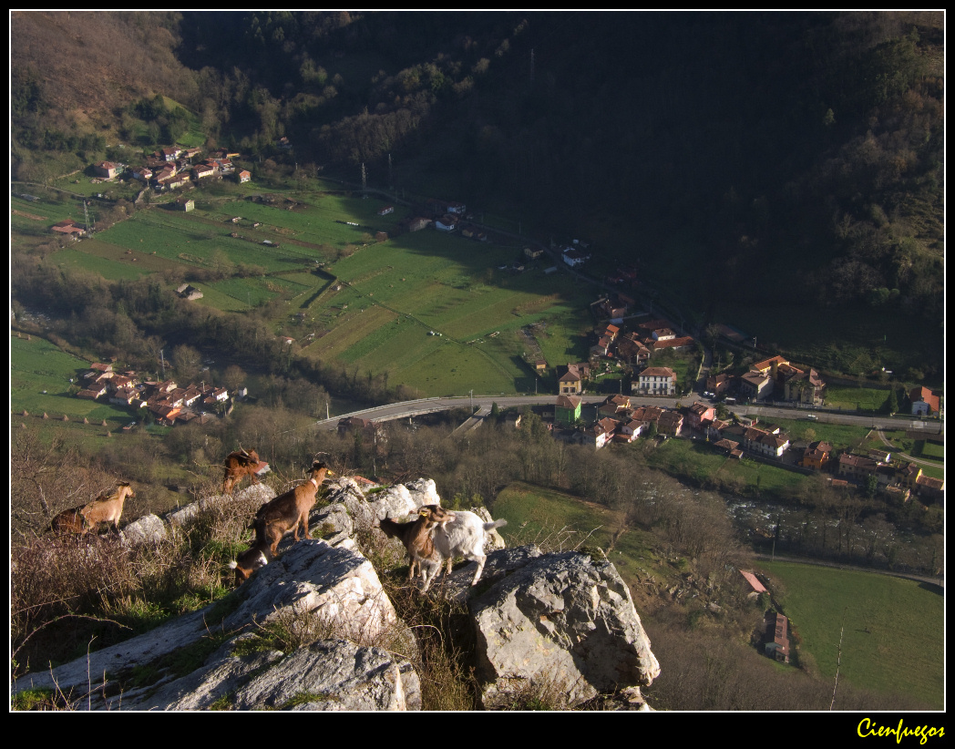 Caleyando con Cienfuegos: Cascadas de Guanga y Peña Castiello