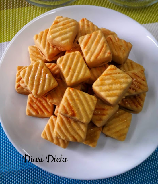 DIARI DIELA: Kuih Tat Nenas Kiub / Bar