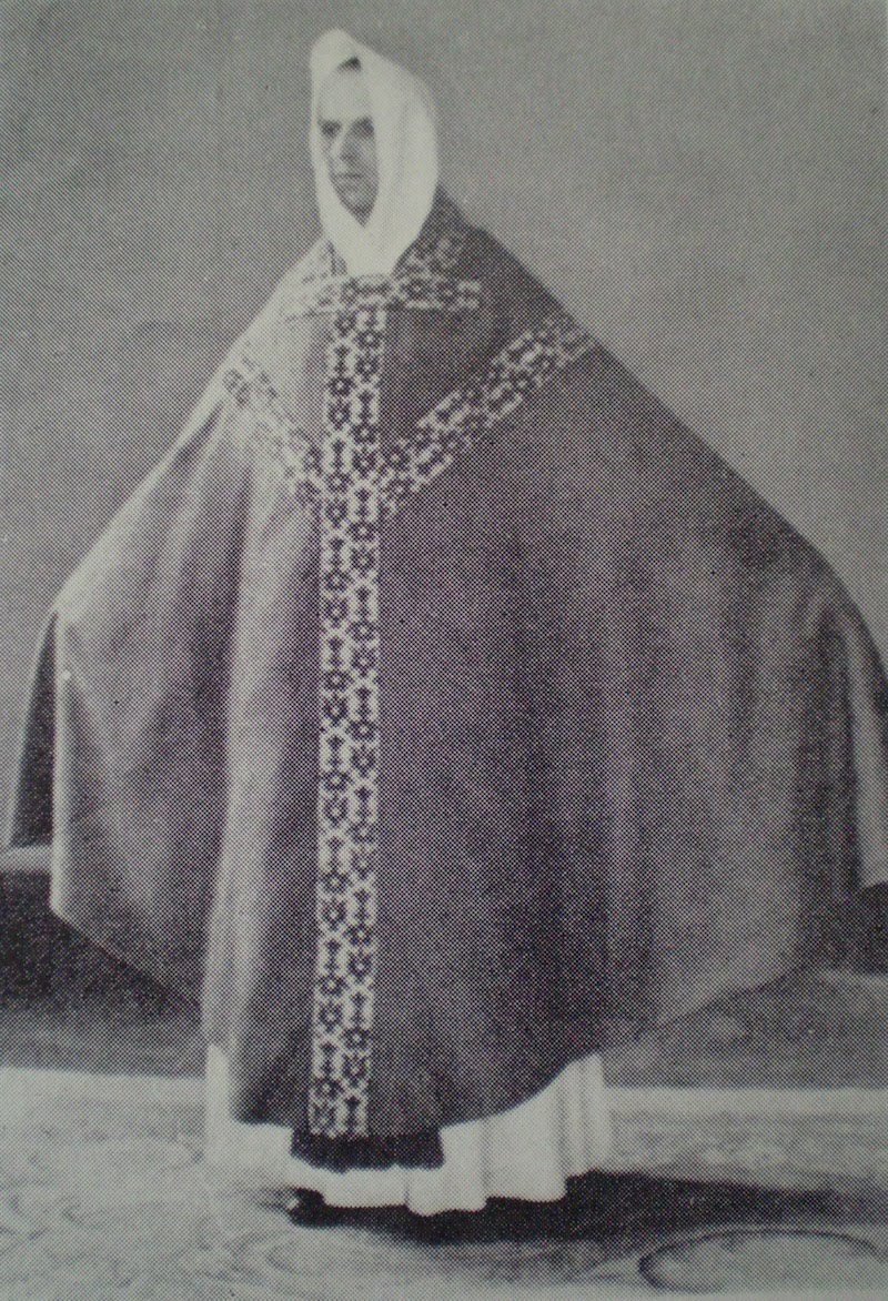 Sacristy Tips: How To Correctly Wear a Conical Chasuble ~ Liturgical ...