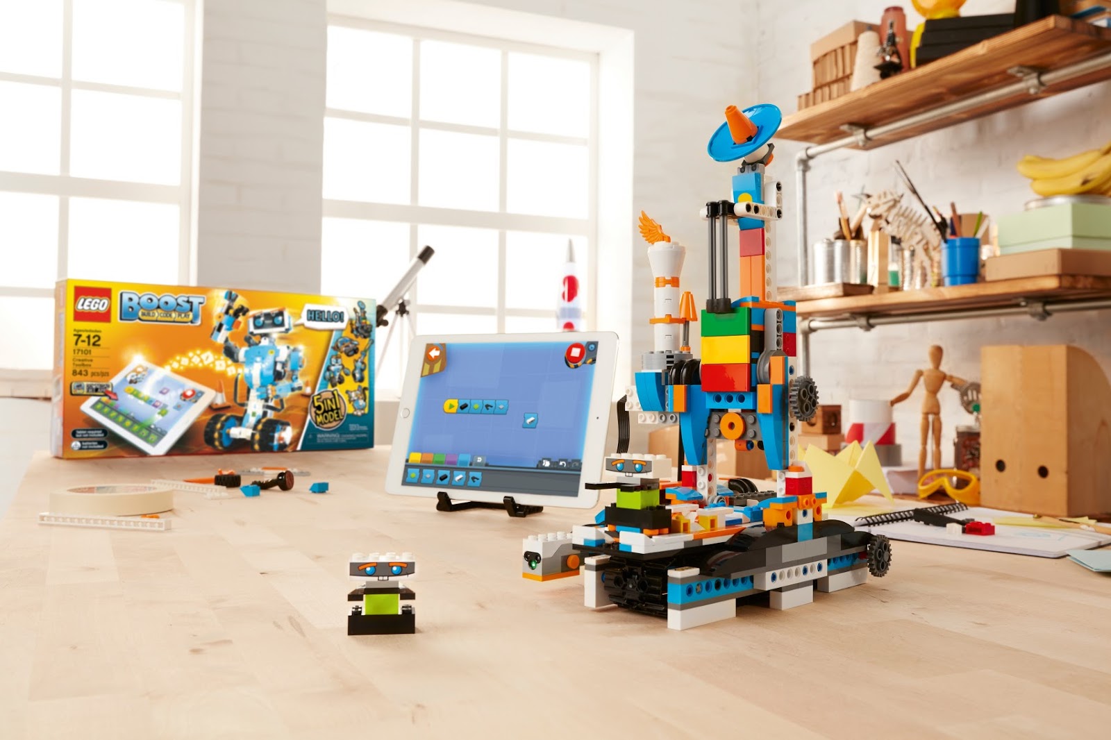 Gadget do dia - Lego Boost | Quatro rodas e um volante!