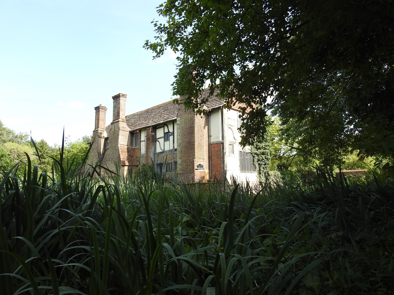 Crawley Old Town: SEVENTEEN PICTURES: Ewhurst Place