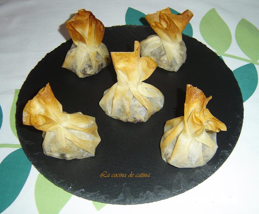 Triángulos de pasta filo rellenos de verduras con soja | Cocina