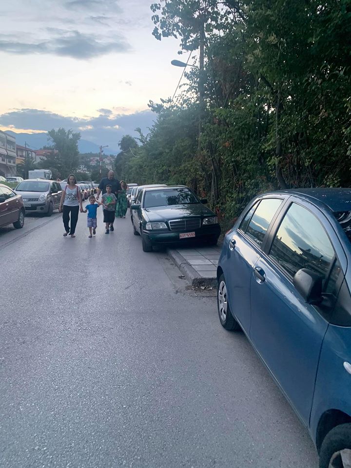ΠΙΕΡΙΚΗ : ΠΛΑΤΑΜΩΝΑΣ ΠΙΕΡΙΑΣ: ΠΑΡΚΑΡΙΣΜΕΝΑ ΑΥΤΟΚΙΝΗΤΑ ΠΑΝΩ ΣΤΑ ΠΕΖΟΔΡΟΜΙΑ