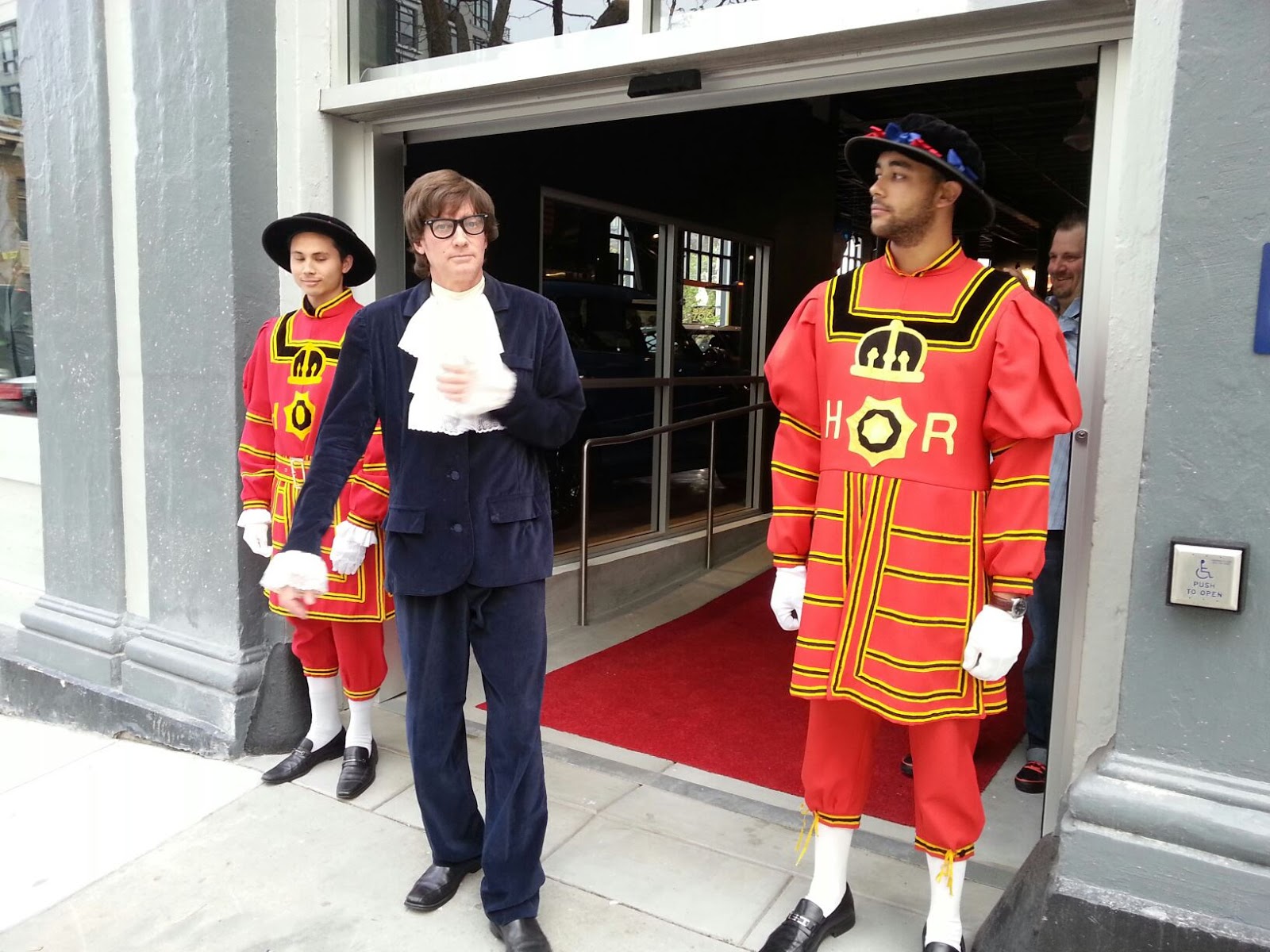 Celebrity Gems Entertainment: Austin Powers and the Queen of England ...