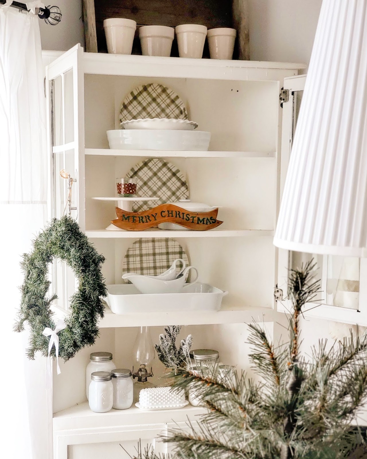 The Quaint Sanctuary: { Cottage Christmas Gingerbread Dining Room }