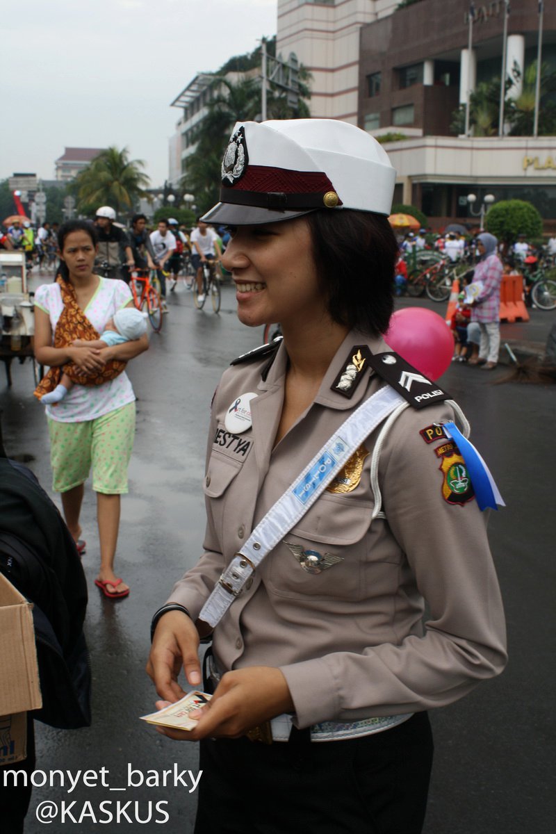 Mr. Windu dot Com: Koleksi Foto Polwan Cantik Briptu Eka Frestya