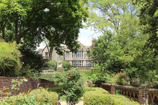 Royal Musings: And right next door to Agecroft Hall is Virginia House ...