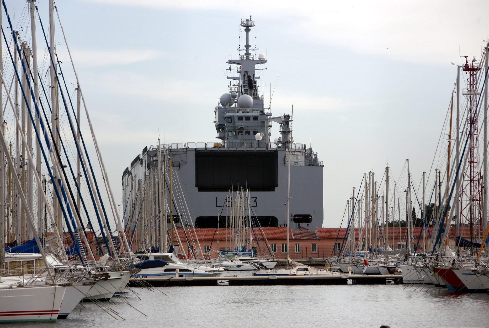 French ship Mistral (L9013)/L 9013 FS Mistral