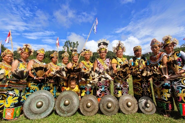 Gong Dance, Traditional Dance of Dayak Tribe in East Kalimantan - My ...
