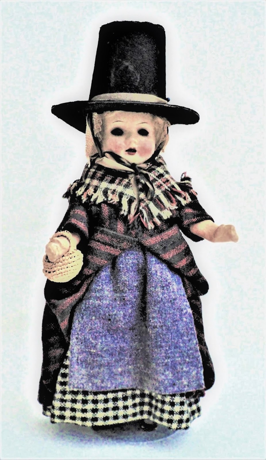 World Costume Dolls: GWYNETH from WALES