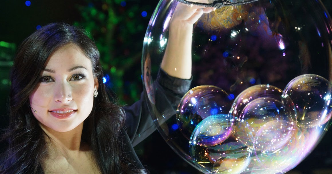 Angélica Italia: Ana Yang Gazillion Bubble Show