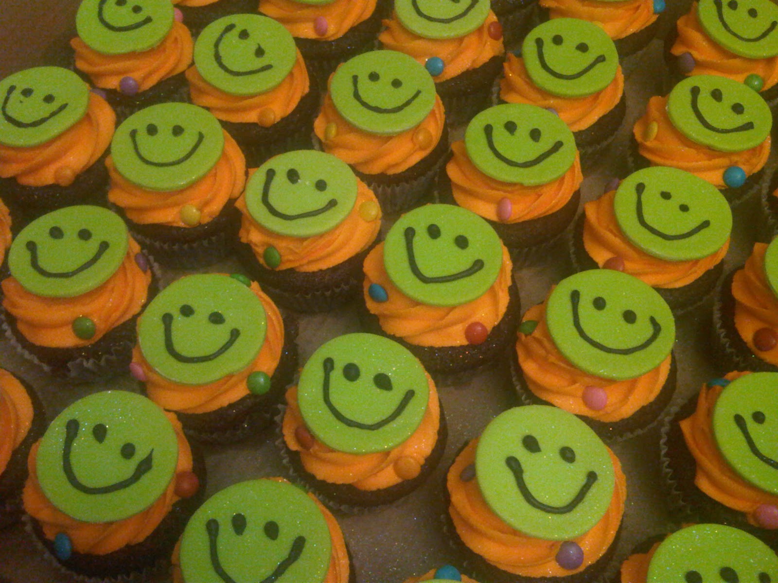 Welcome to Just Iced: Smiley face cupcakes!