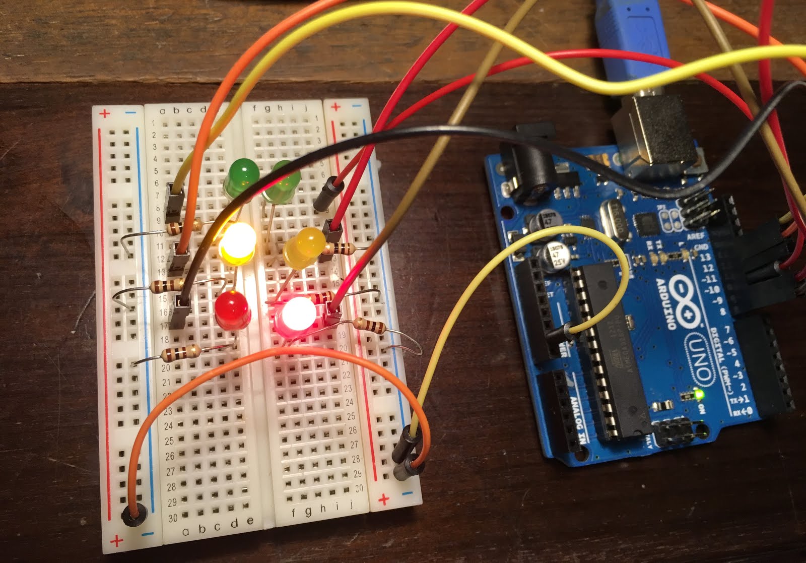 Arduino: 3. Sistema automático de semáforos de cruzamento