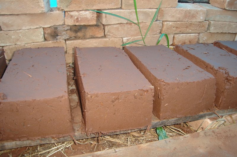 El ladrillo de adobe - Bioconstruccion ~ Buscando un Camino Hacia la ...