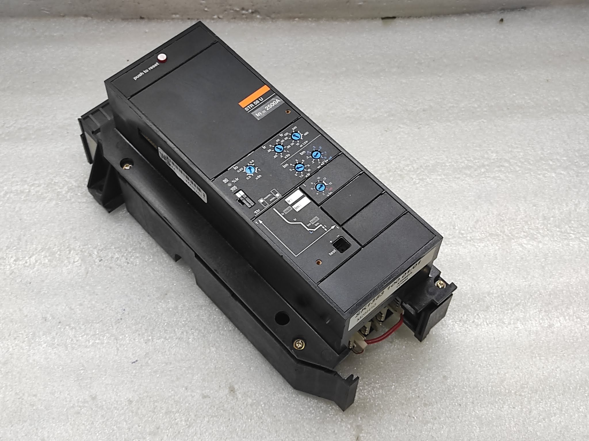 MERLIN GERIN SCHNEIDER STR 58 U TRIP UNIT 2500A STR58U