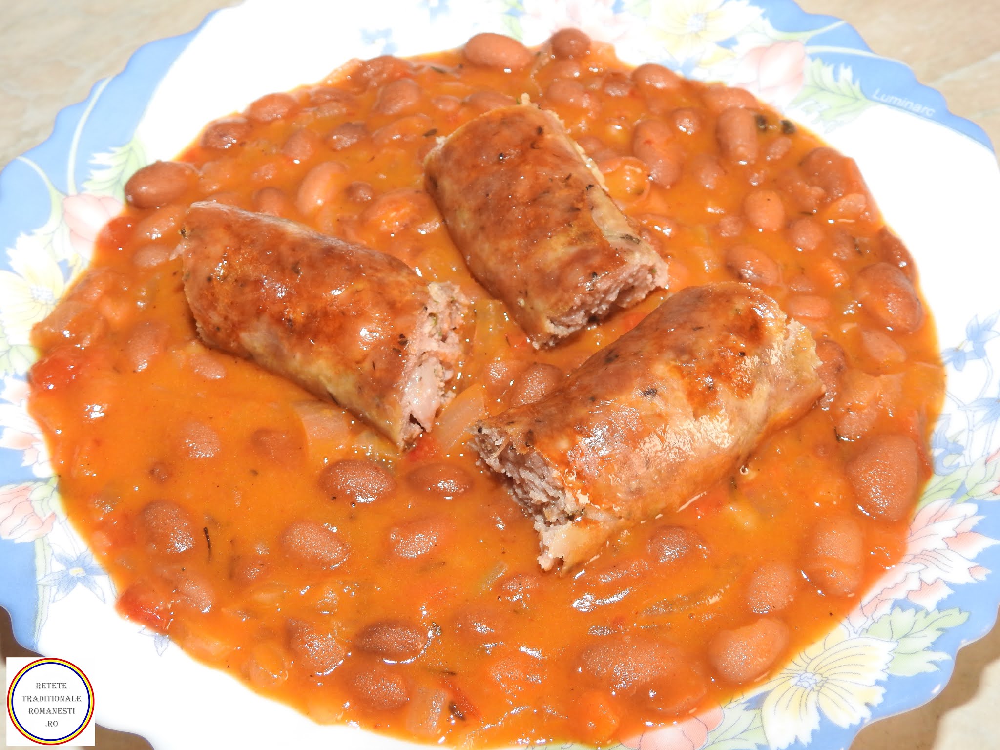 Fasole cu carnati reteta | Retetetraditionaleromanesti.ro