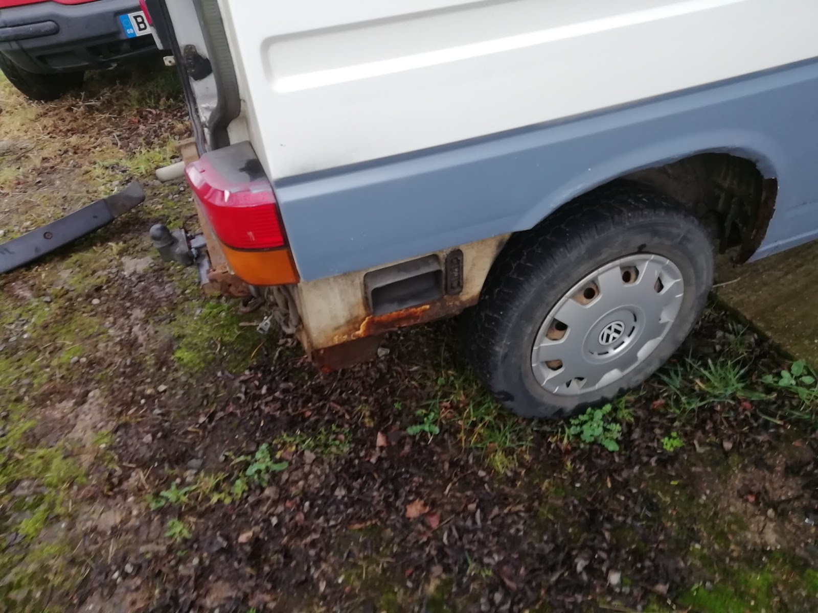 Biały the VW transporter T4 restoration: Rear Bumper removal