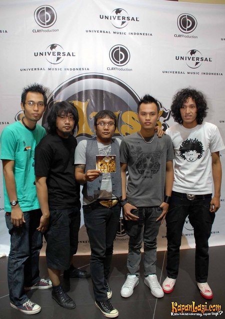 A Must Band - Biografi dan Profile