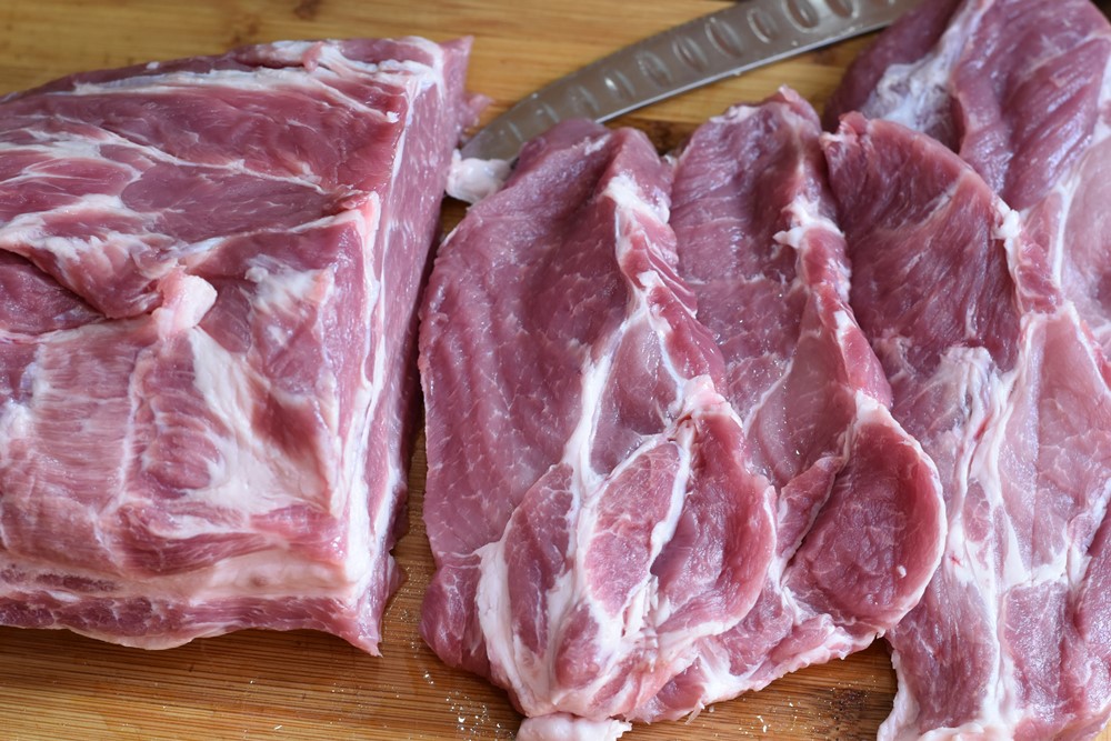 Ceafa de porc la cuptor, in sos de rosii - CAIETUL CU RETETE