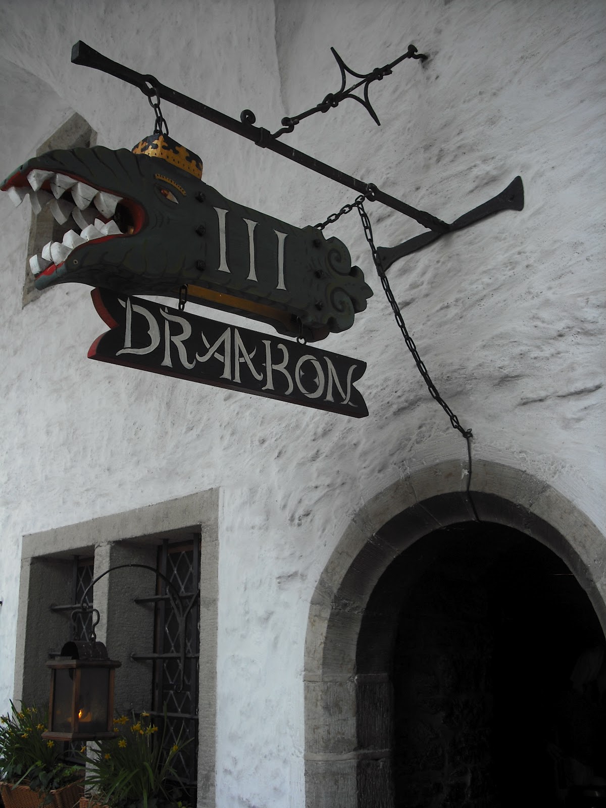 La curiosidad mató al gato : III Draakon