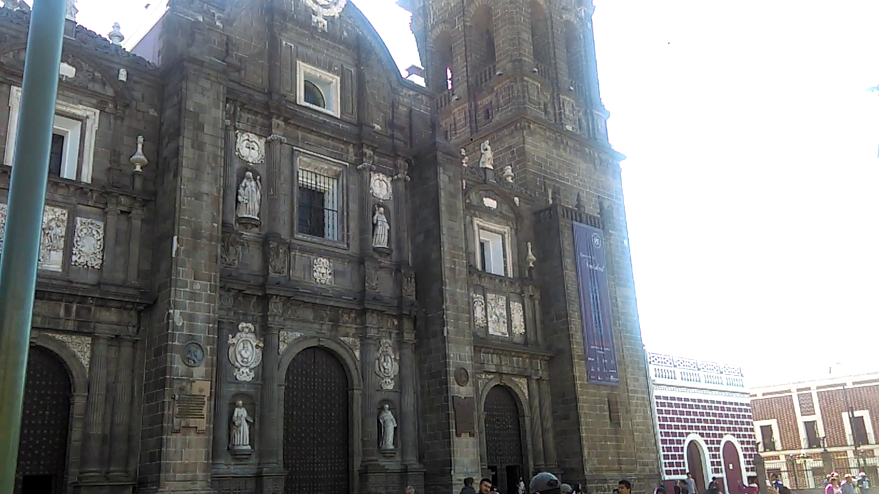 PUEBLA --- TRADICIÓN Y MODERNIDAD