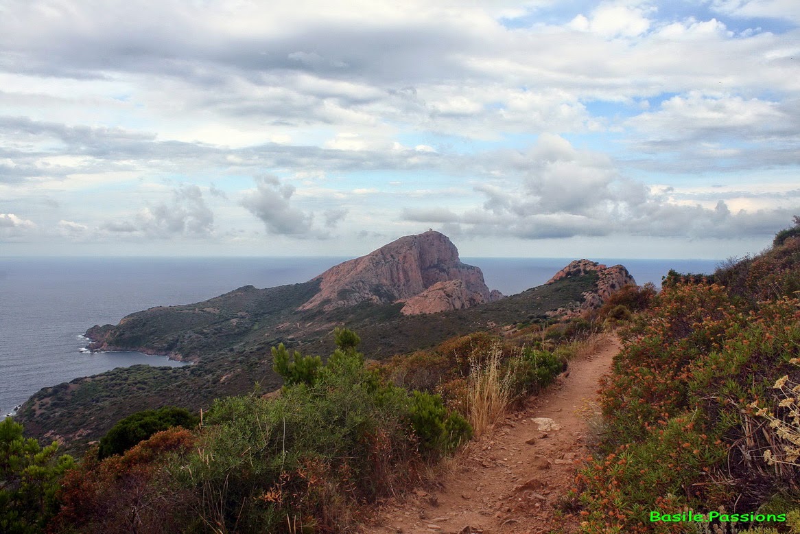 Capo Rosso (Capu Rossu) - Randonnée - Piana (2A) Corse - Un aller ...
