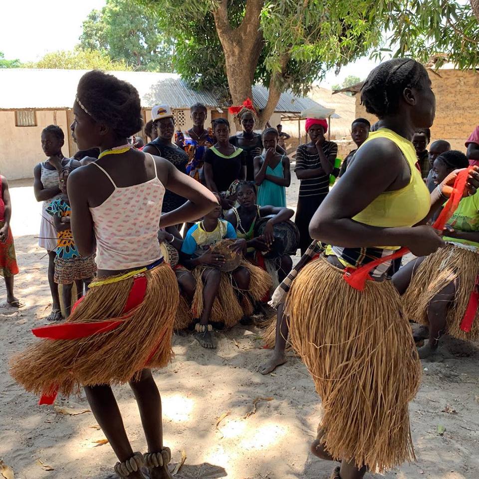Conosaba do Porto: EDUCAFRICA ATESTOU NOVAS LÂMPADAS (REUTILIZAÇÃO DE ...