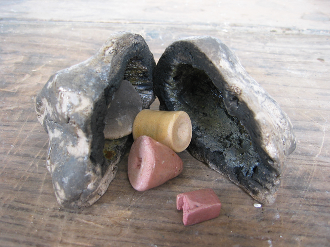muchland: "Pedras Parideiras" - Raku nas Oficinas do Convento, 2003
