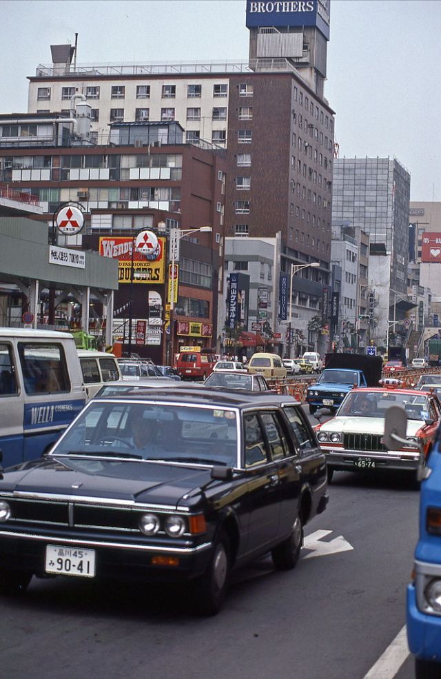 Fascinating Photos Capture Street Scenes of Tokyo in the Early 1980s ...