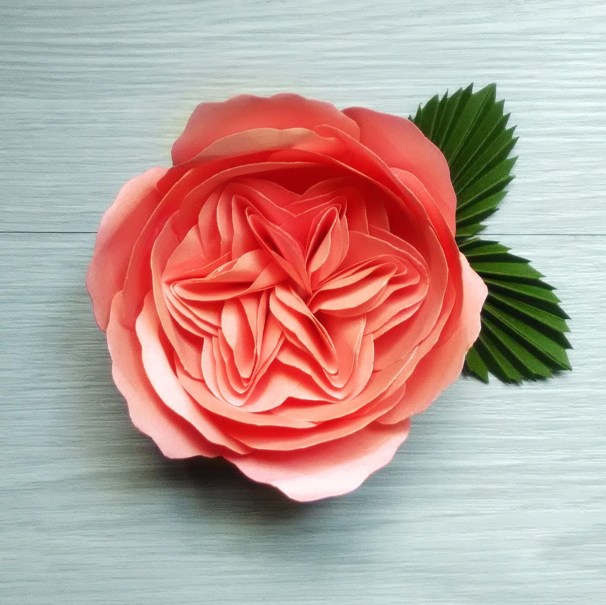 Marília Medeiros - Arte: Juliet Rose em papercraft