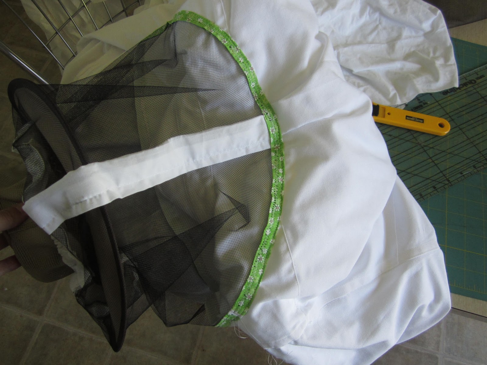 troutwife: Homemade beekeeping jacket with veil!!