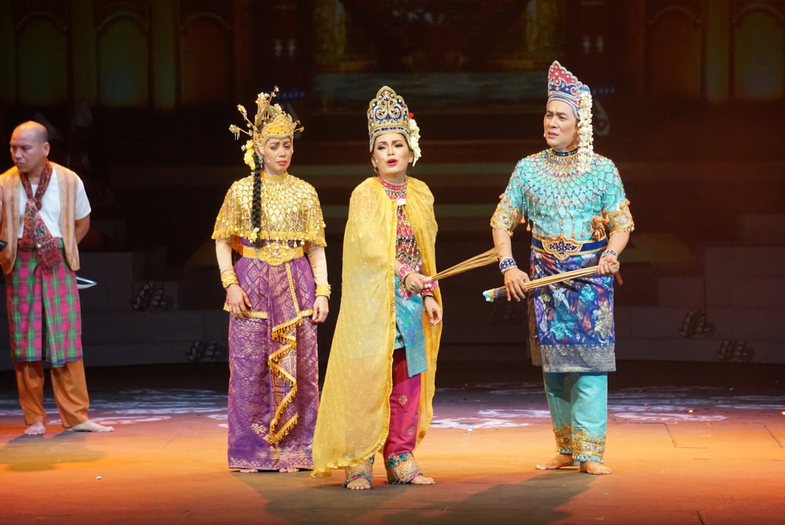TEATER MAKYUNG RAJA BESAR MAHA GADING ANGKAT SENI MAKYUNG DALAM ...