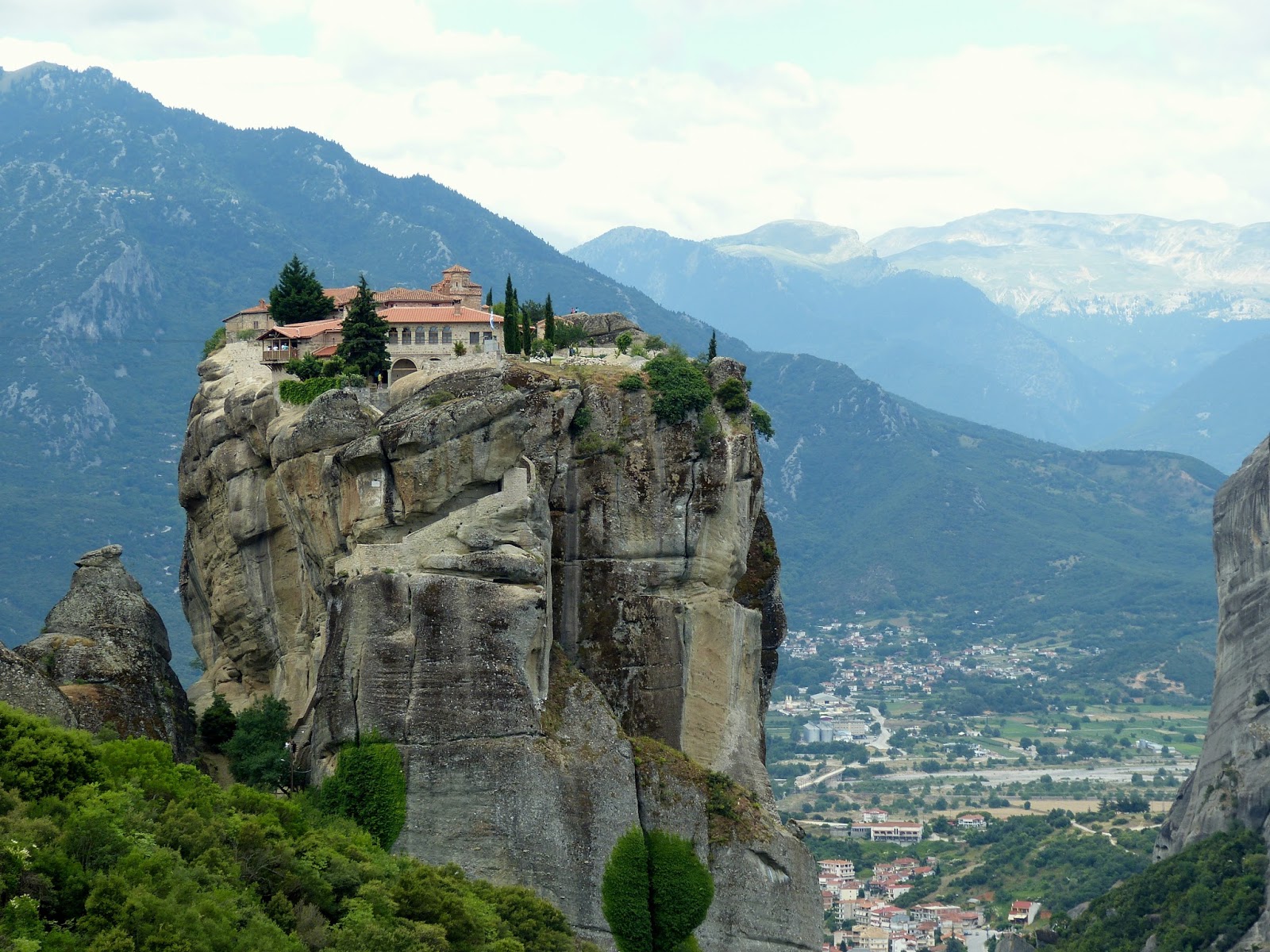 The Italian Backpacker: Touching the sky: the monasteries of Meteora