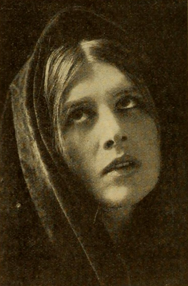 Valda Valkyrien: The Last of the Vikings | Curtains