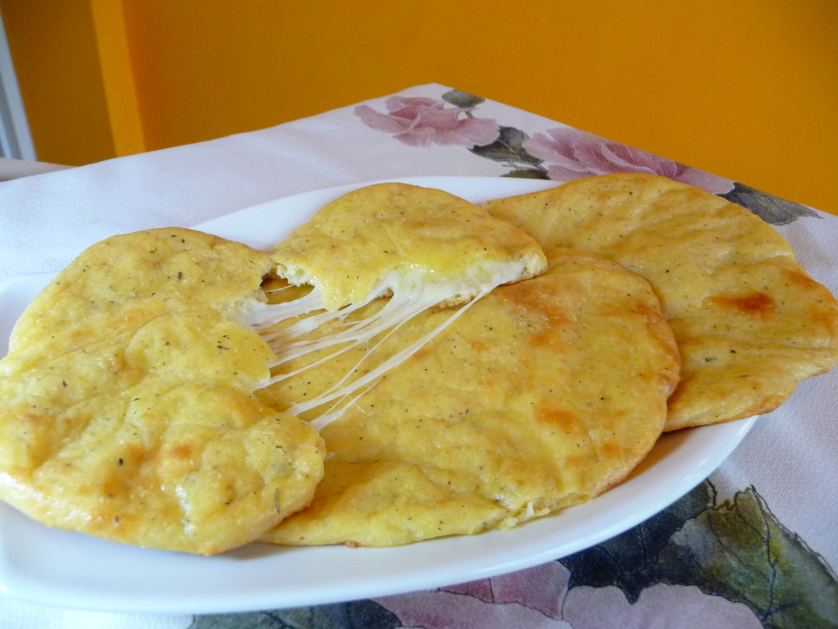 FLATBREAD AND CHEESE-FILLED FLATBREAD