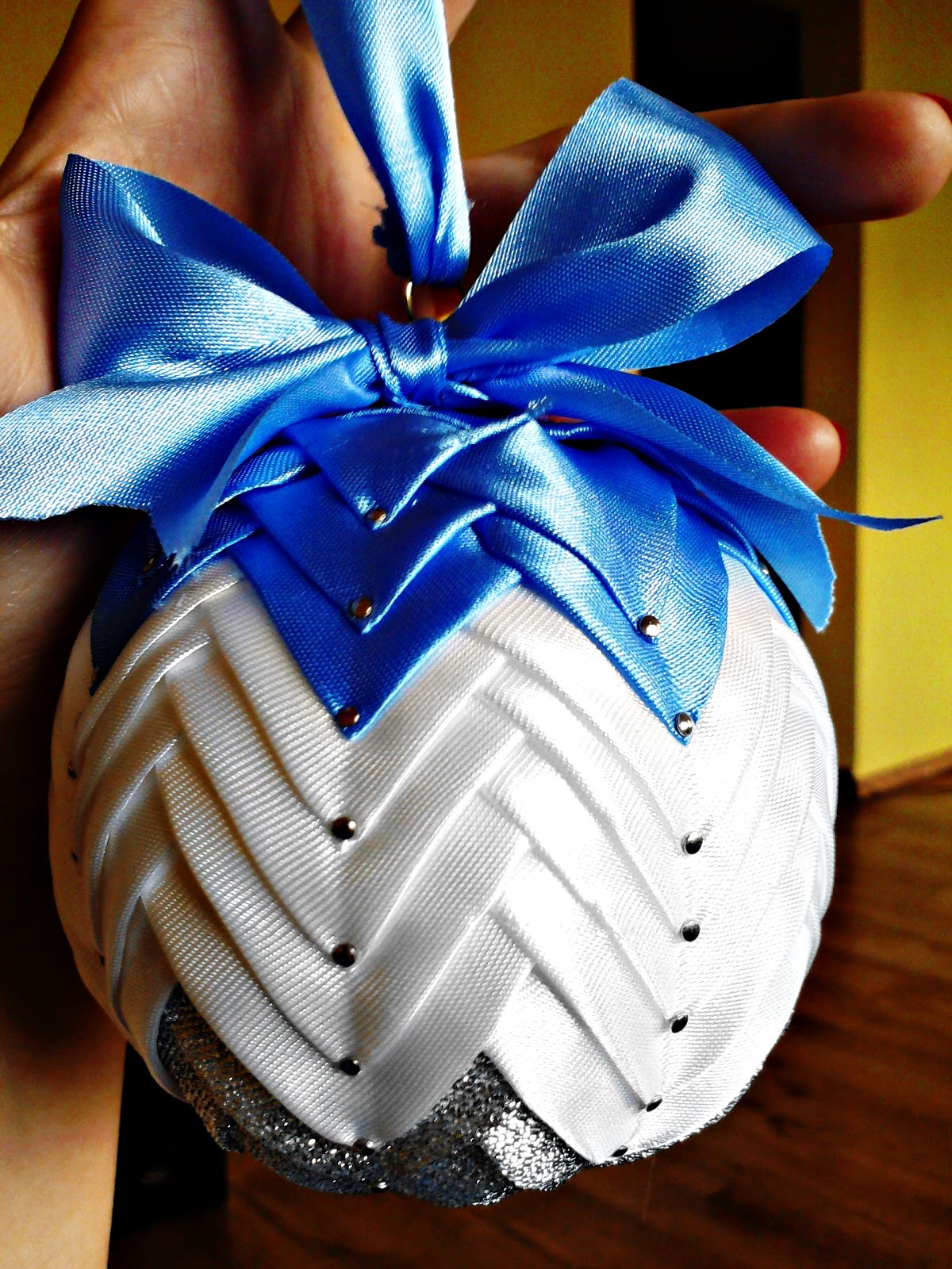 Szafa z ciuchami: Moje DIY Bombka :)