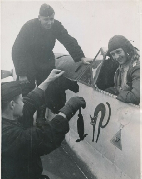 FalkeEins - the Luftwaffe blog: "Doppelabschuss!" Auf dem Feldflugplatz ...