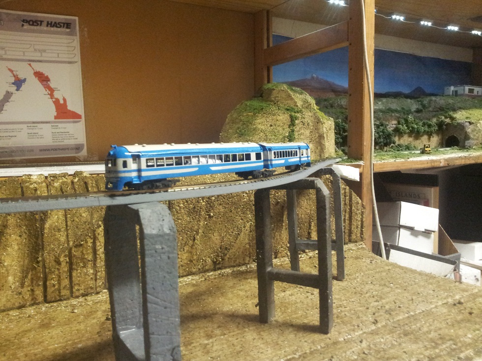 New Zealand Railway Models (Kiwi Trains): Painting a NZR RM class (88 ...