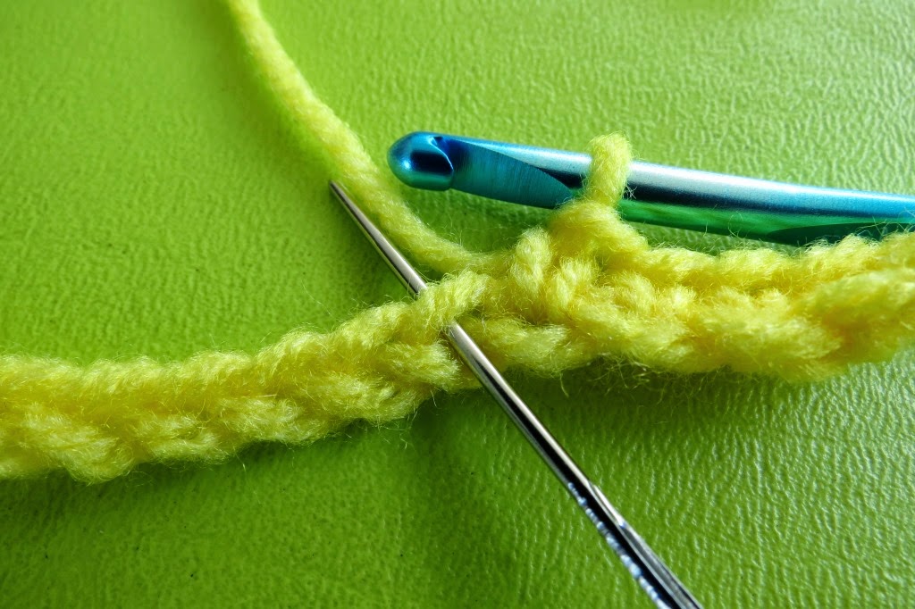 Sweet Bee Buzzings: Crochet Tutorial: Interlocking Loops